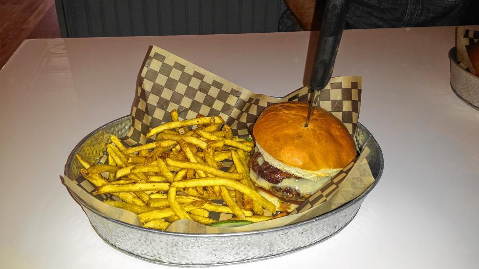 The Food Snob hits up Vibes Gourmet Burgers - The Concord Insider